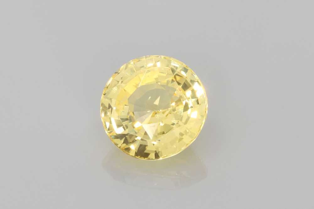 1.56 Karat Brillant Form Sapphire Gemstone